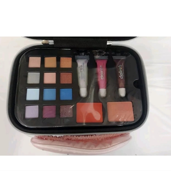 Claire's | Makeup | Claires Makeup Beauty Box 22 Piece Makeup Set Silver Glow Box | Poshmark